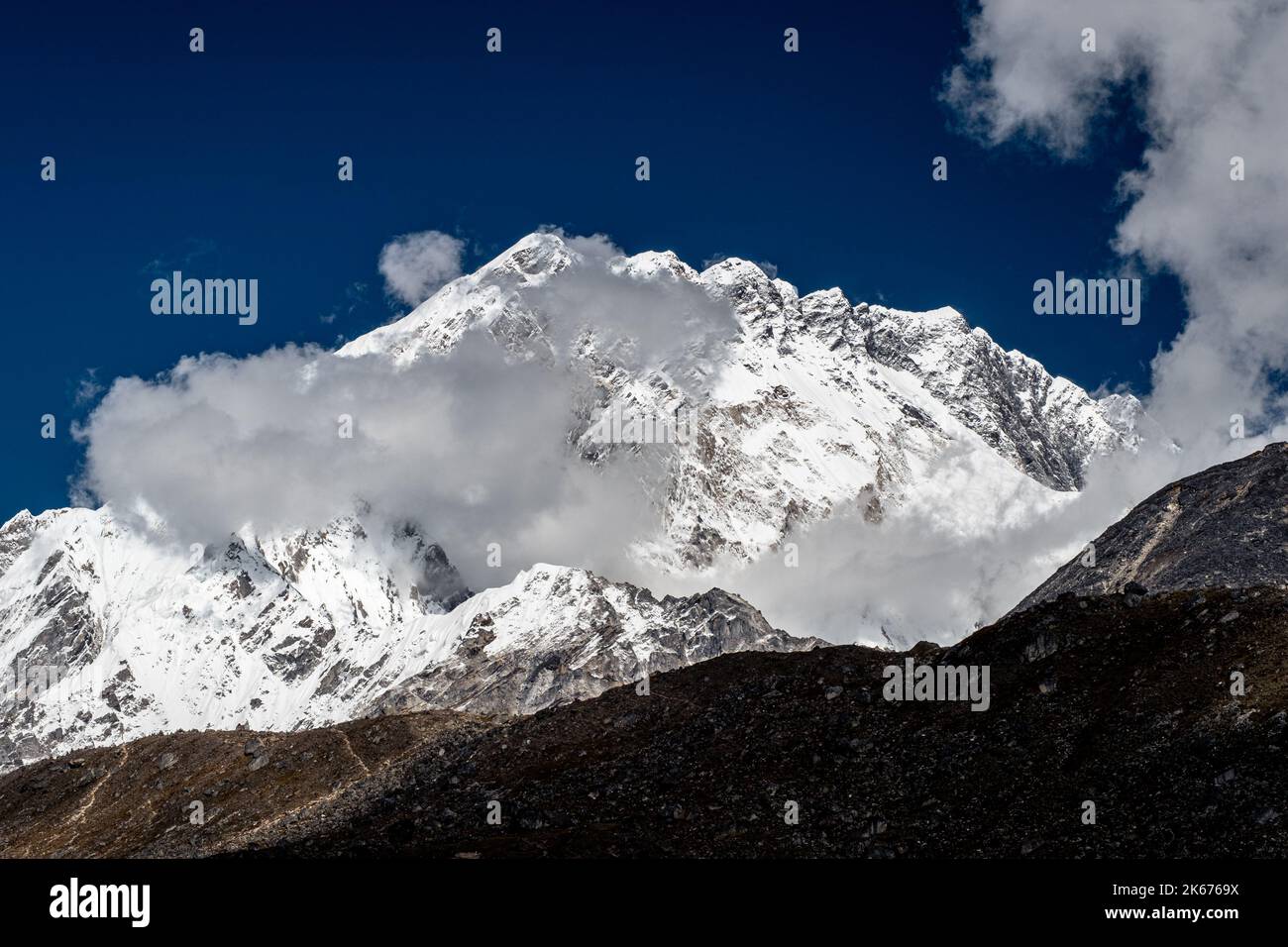The cloud and mist clears on the peaks high above the Everest Way, trek ...