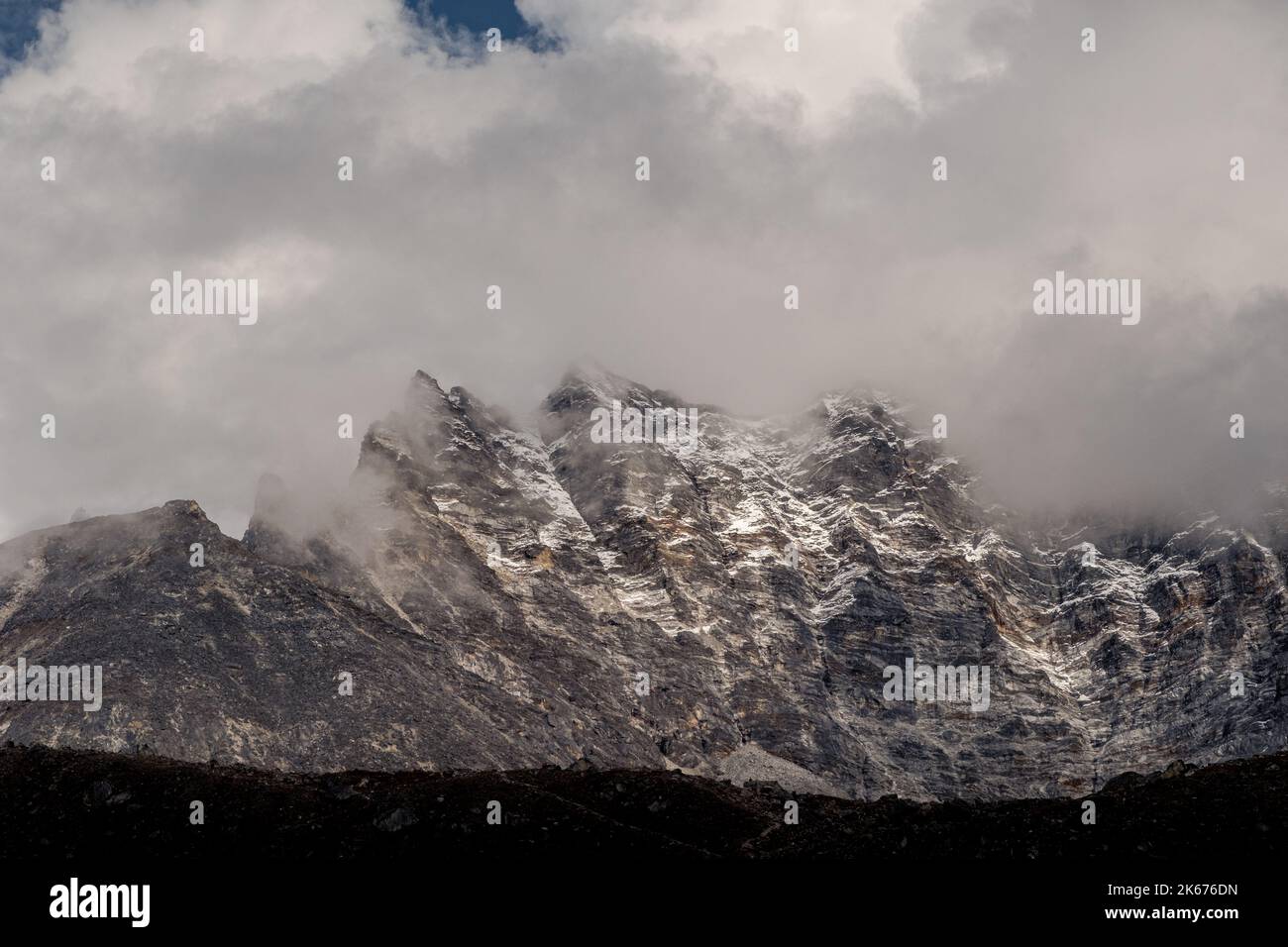 Dramatic mountains rising high above the Everest Way, trek to Mt ...