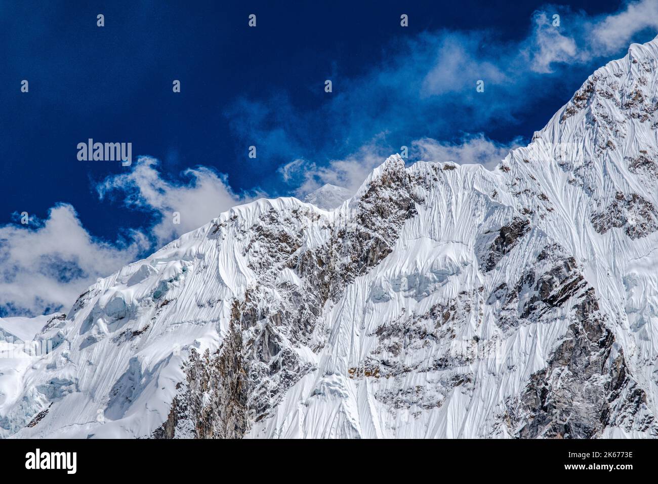 Dramatic lanscape of Himalayan mountains in Nepal along the Everest way ...