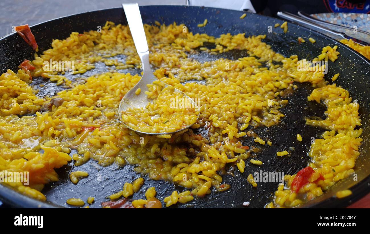 Seafood chicken paella rice hi-res stock photography and images - Alamy