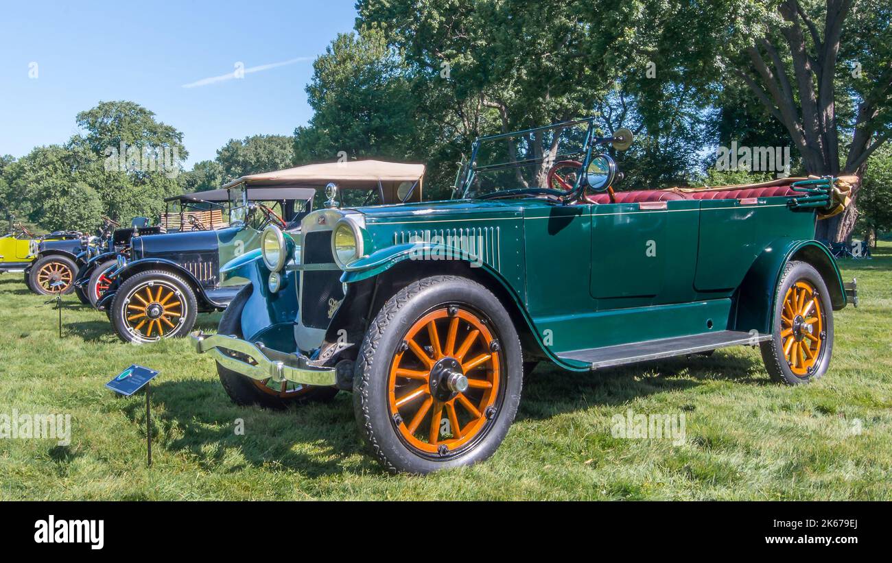 Model 6042 hi-res stock photography and images - Alamy