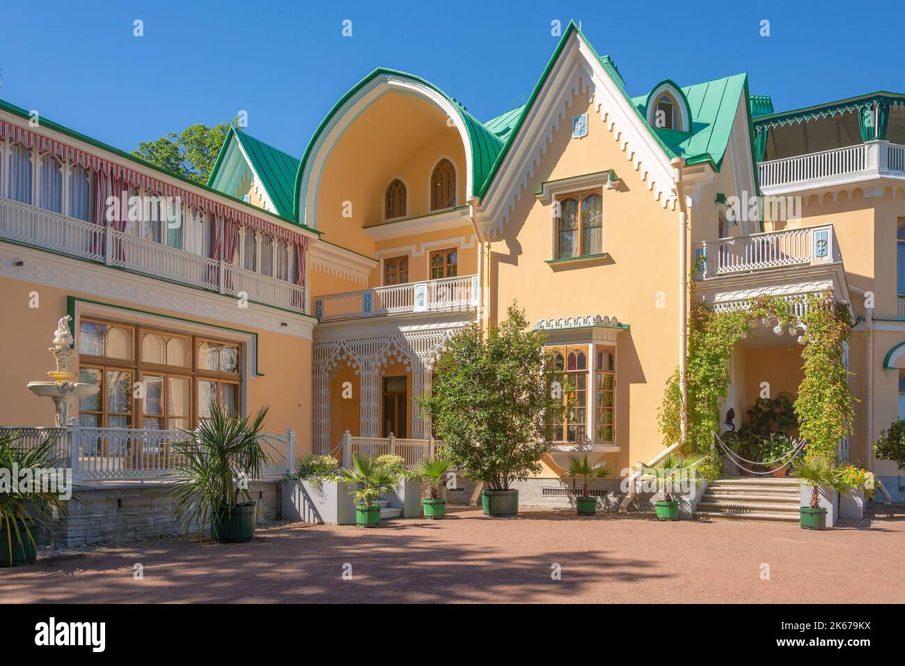 Alexandria park cottage palace hi-res stock photography and images - Alamy