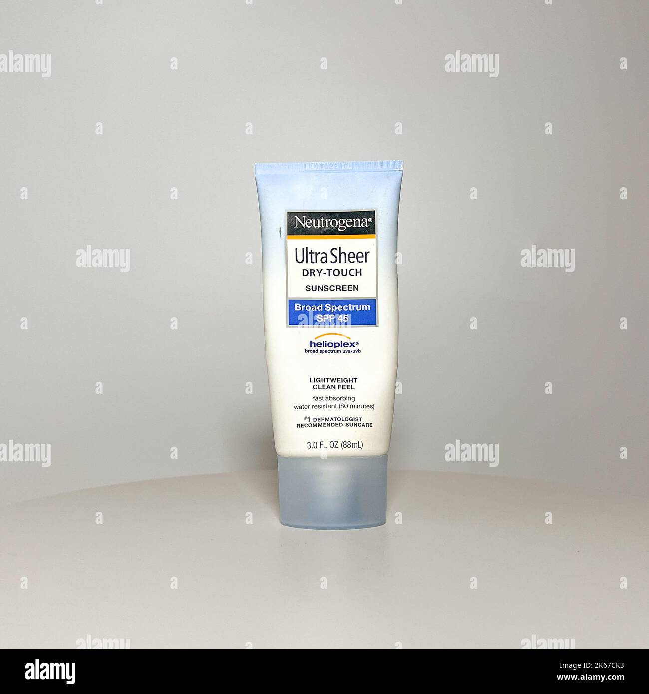 Applying sunscreen boat hi-res stock photography and images - Alamy