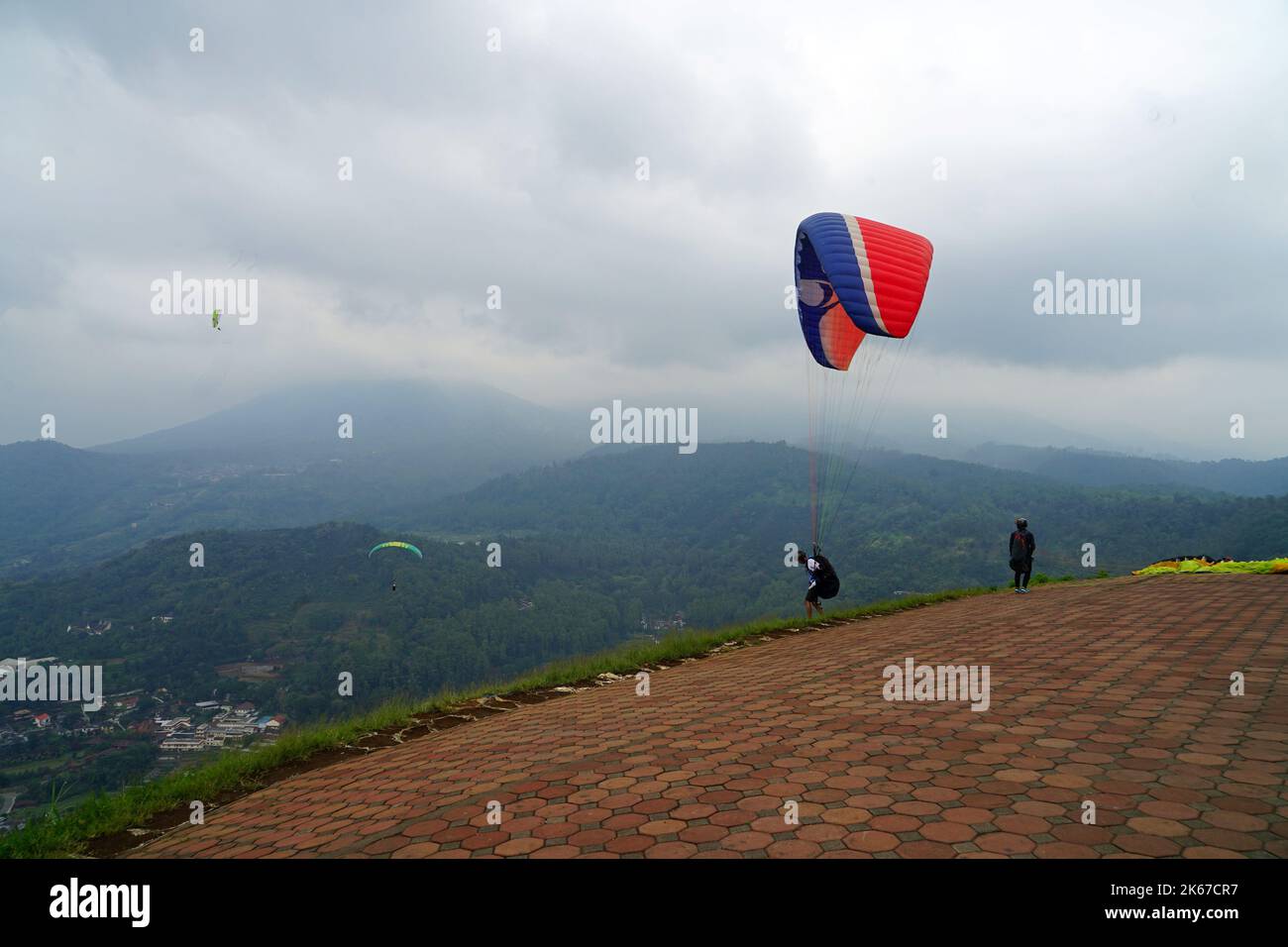 Gunung Banyak Paralayang Sport, Paragliding at Malang, East Java ...