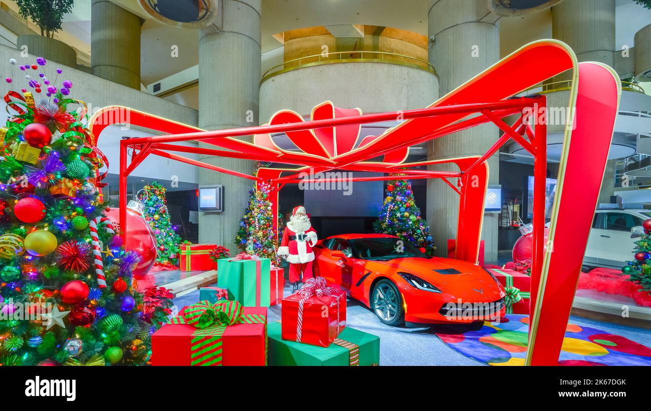 DETROIT, MI/USA - DECEMBER 18, 2014: Christmas display, including Santa ...