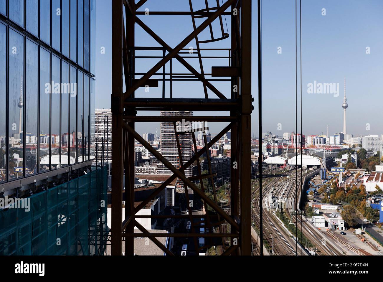Berlin, Germany. 12th Oct, 2022. View of the Berlin TV tower (r) from ...