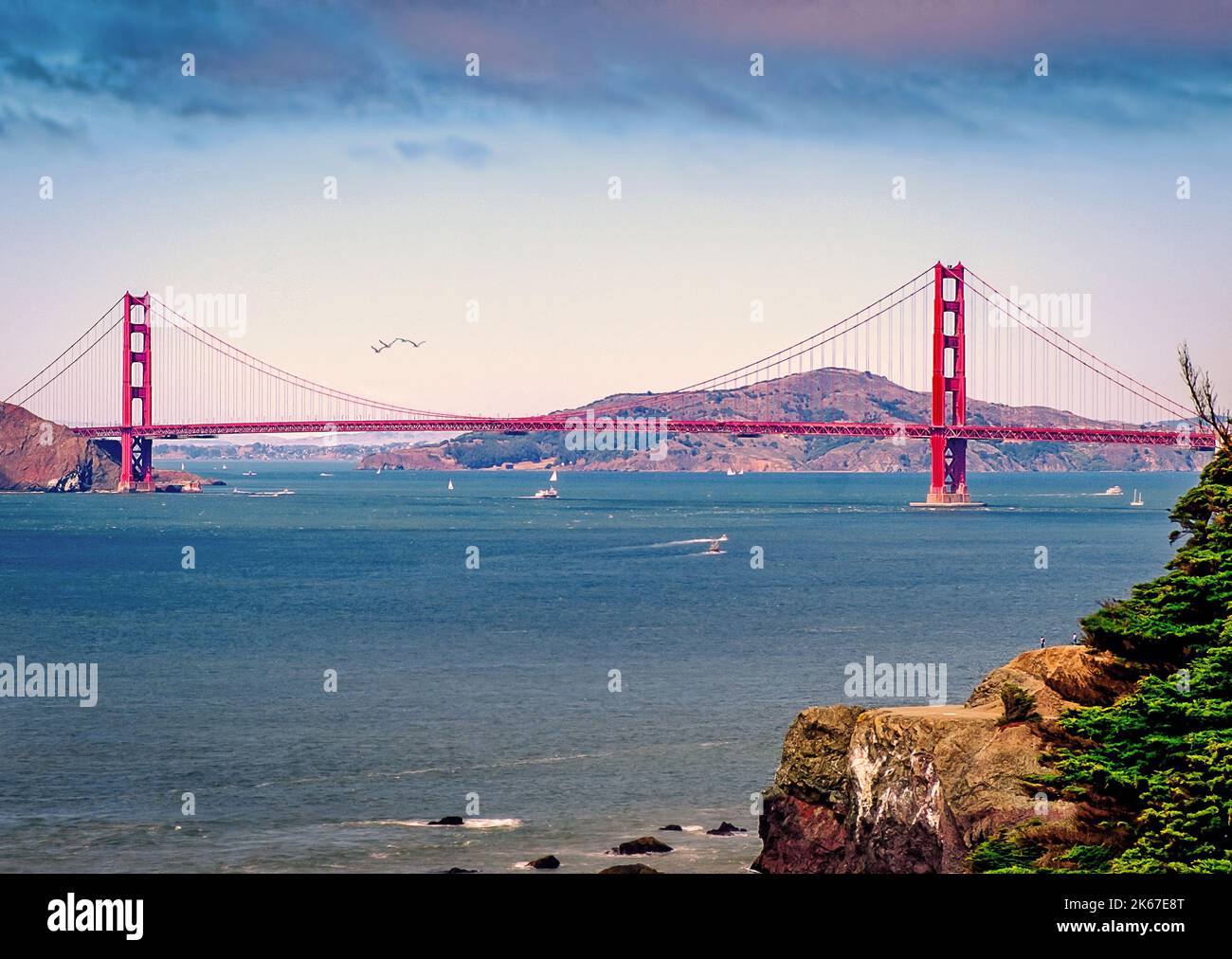 The Golden Gate Bridge with the Marin hills and Pacific Ocean. Foliage ...