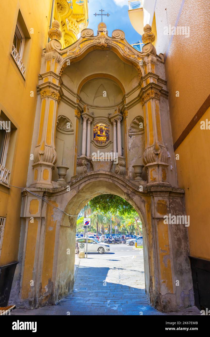 The Porta delle Saline, original baroque gate to historic Rapallo town ...
