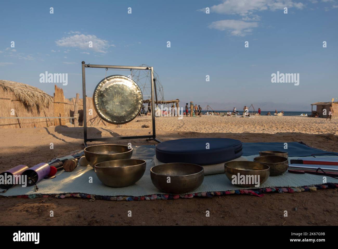 Tibetan singing bowl set and Gong for meditation in a Bedouin style ...