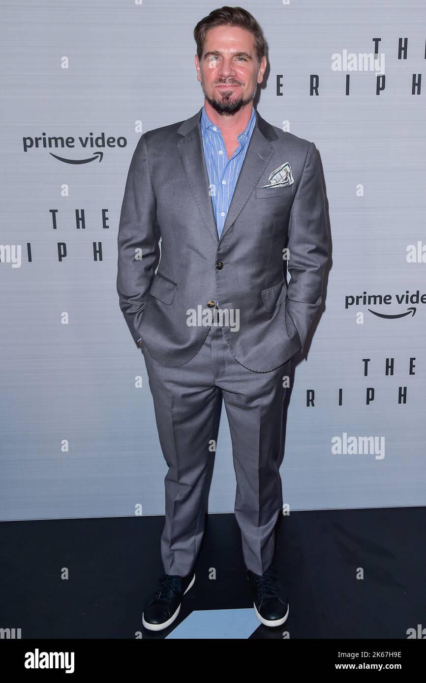 The peripheral tv 2022 hi-res stock photography and images - Alamy