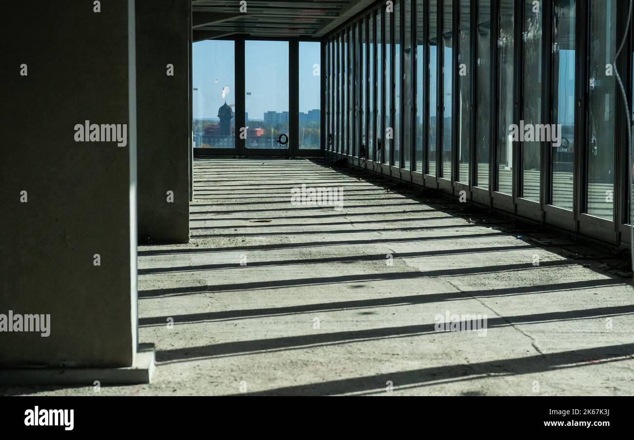 Berlin, Germany. 12th Oct, 2022. Columns on the 31st floor of the Edge ...