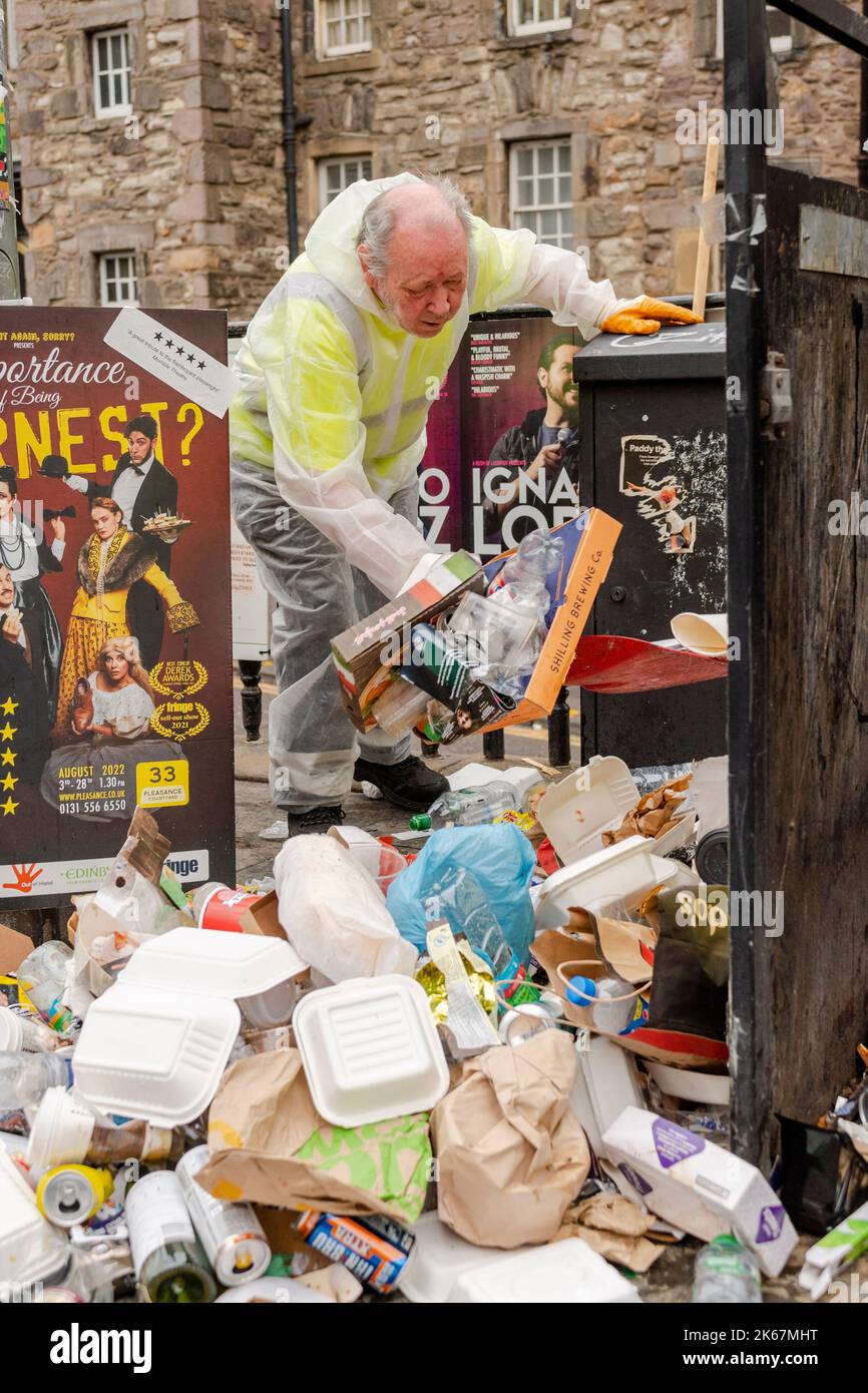 Refuse workers start to clean at Edinburgh's George IV Bridge after ...