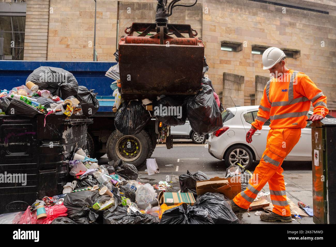 Refuse workers start to clean at Edinburgh's Chambers street after ...