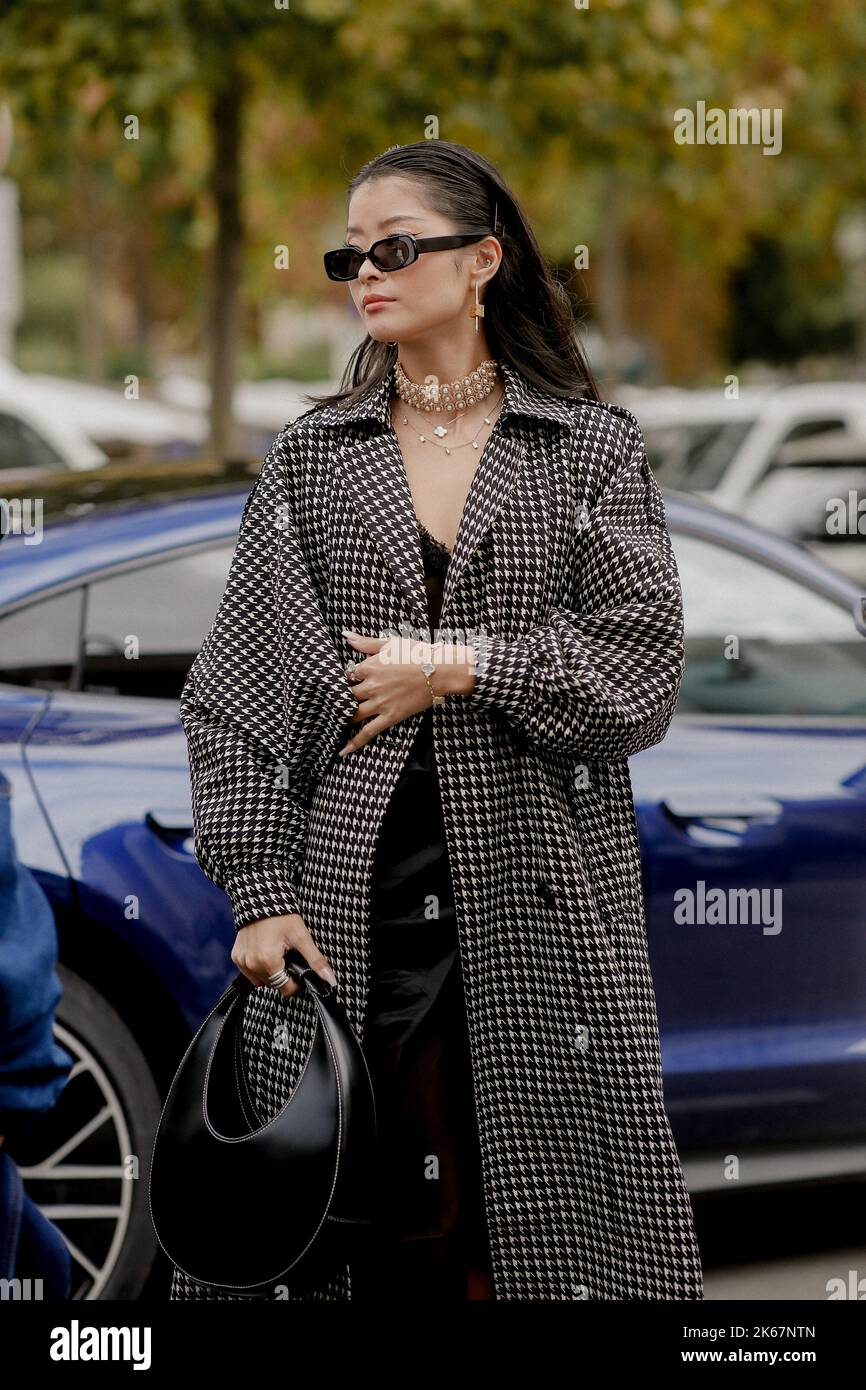 Street style, Caroline Hu arriving at EENK Spring Summer 2023 show ...