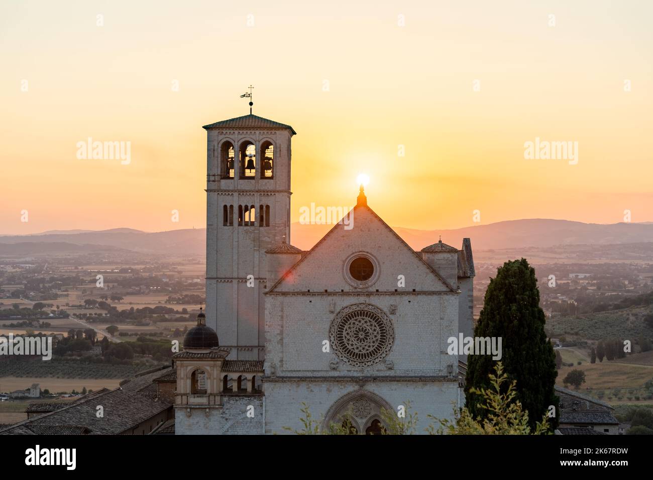 Basilica San Francesco Assisi at sunset time Stock Photo - Alamy