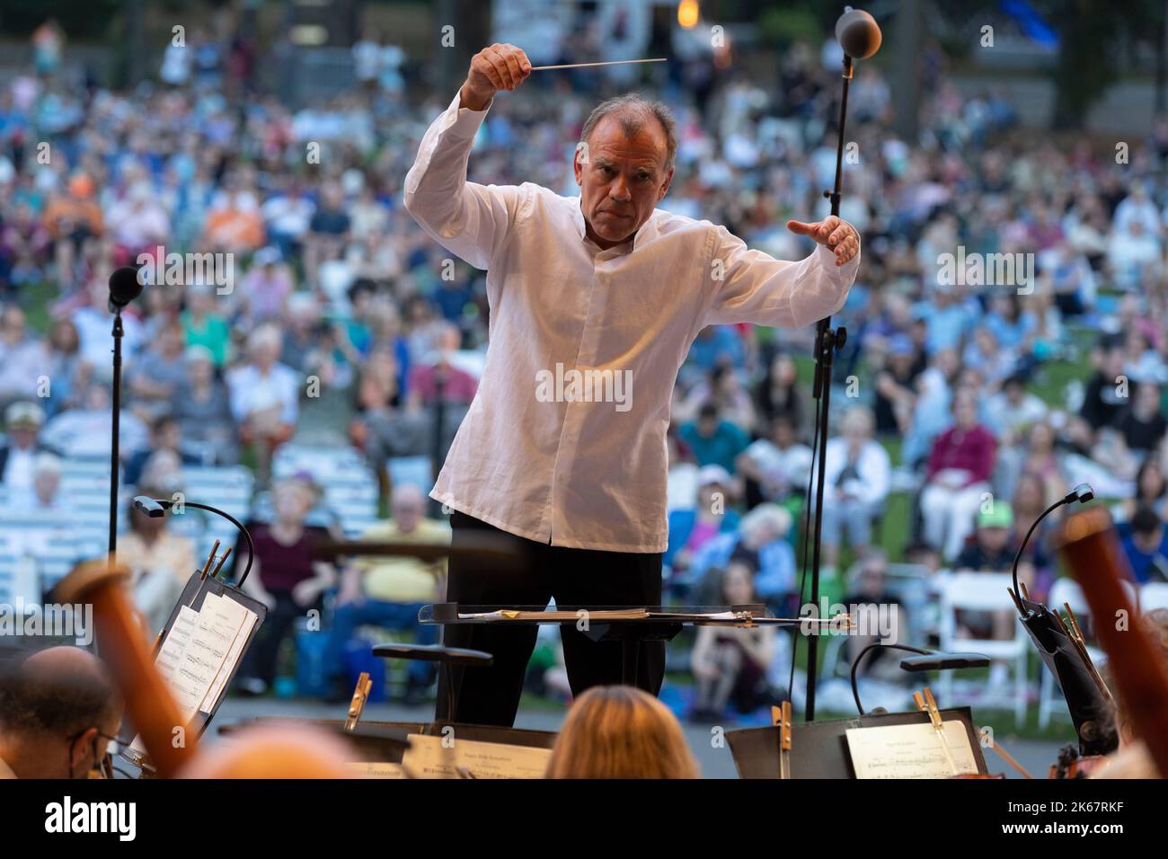 Christopher Wilkins conducts the Boston Landmarks Orchestra summer ...