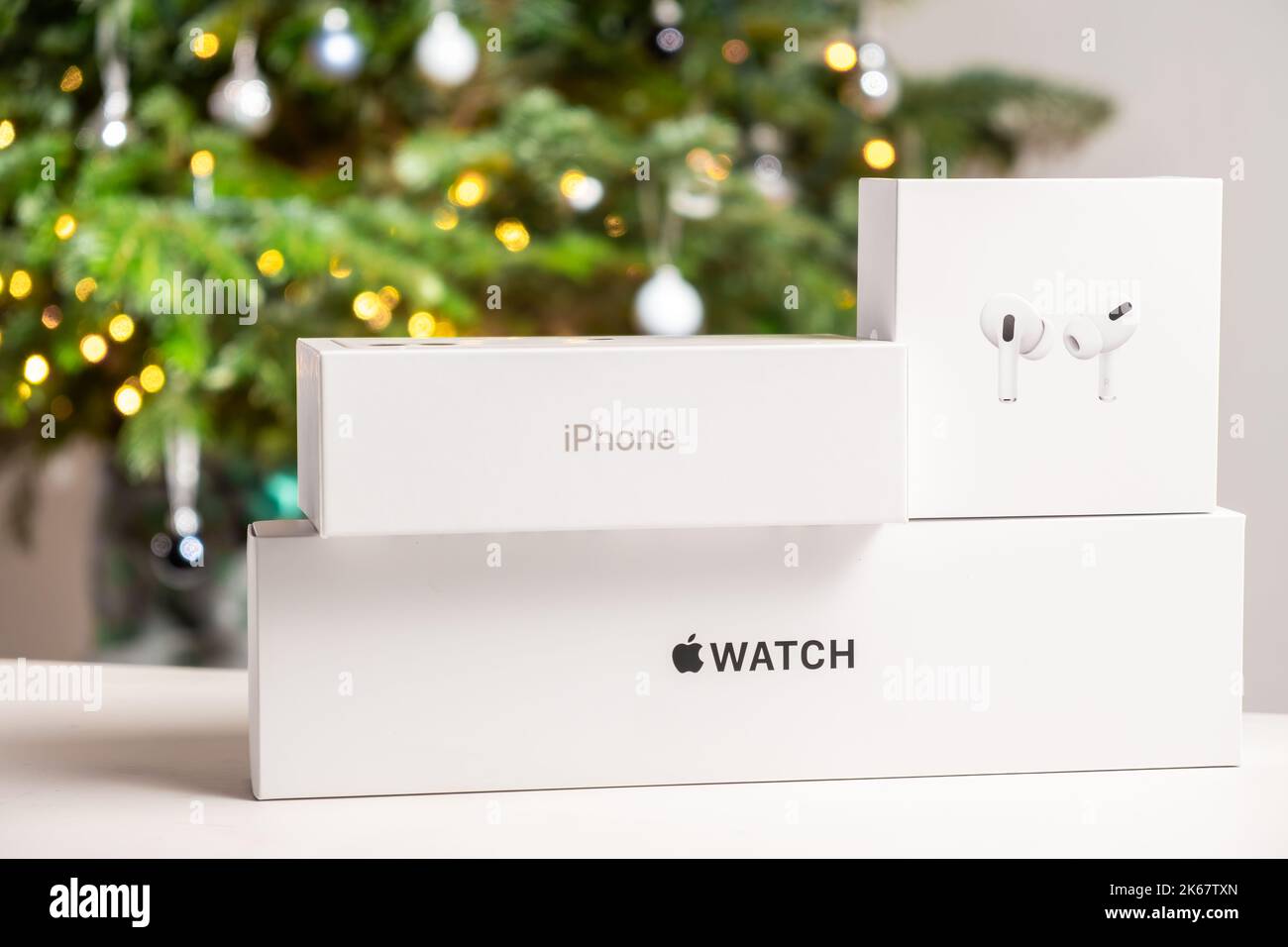 Apple pencil unboxing hi-res stock photography and images - Alamy