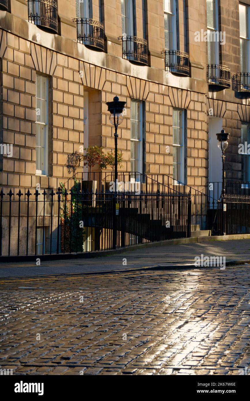 Cobbled streets in Edinburgh New Town Stock Photo - Alamy