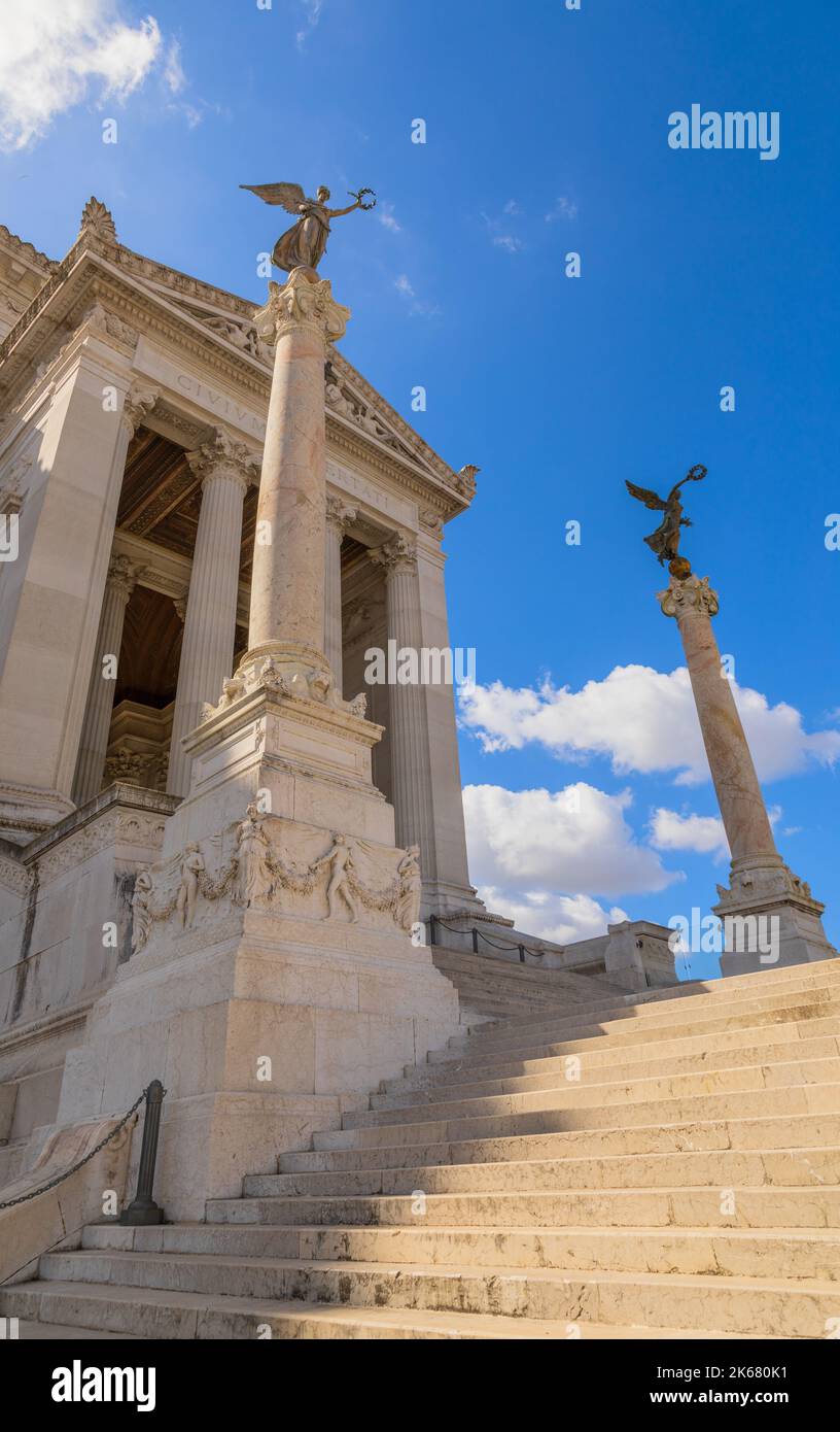The majestic Altar of the Fatherland in Rome: it is the emblem of Italy ...