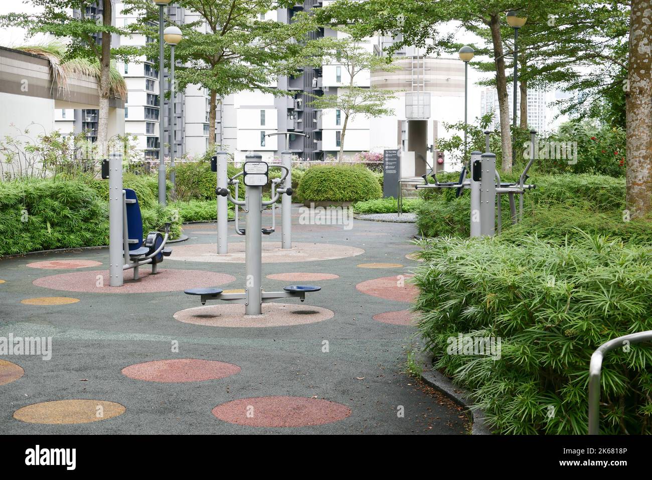 Outdoor fitness machines in a park in singapore Stock Photo - Alamy