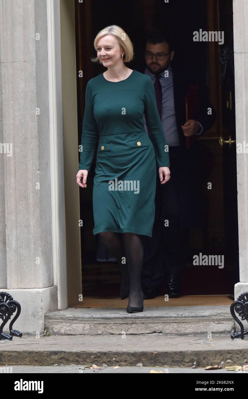 Liz truss leaves 10 downing hi-res stock photography and images - Alamy