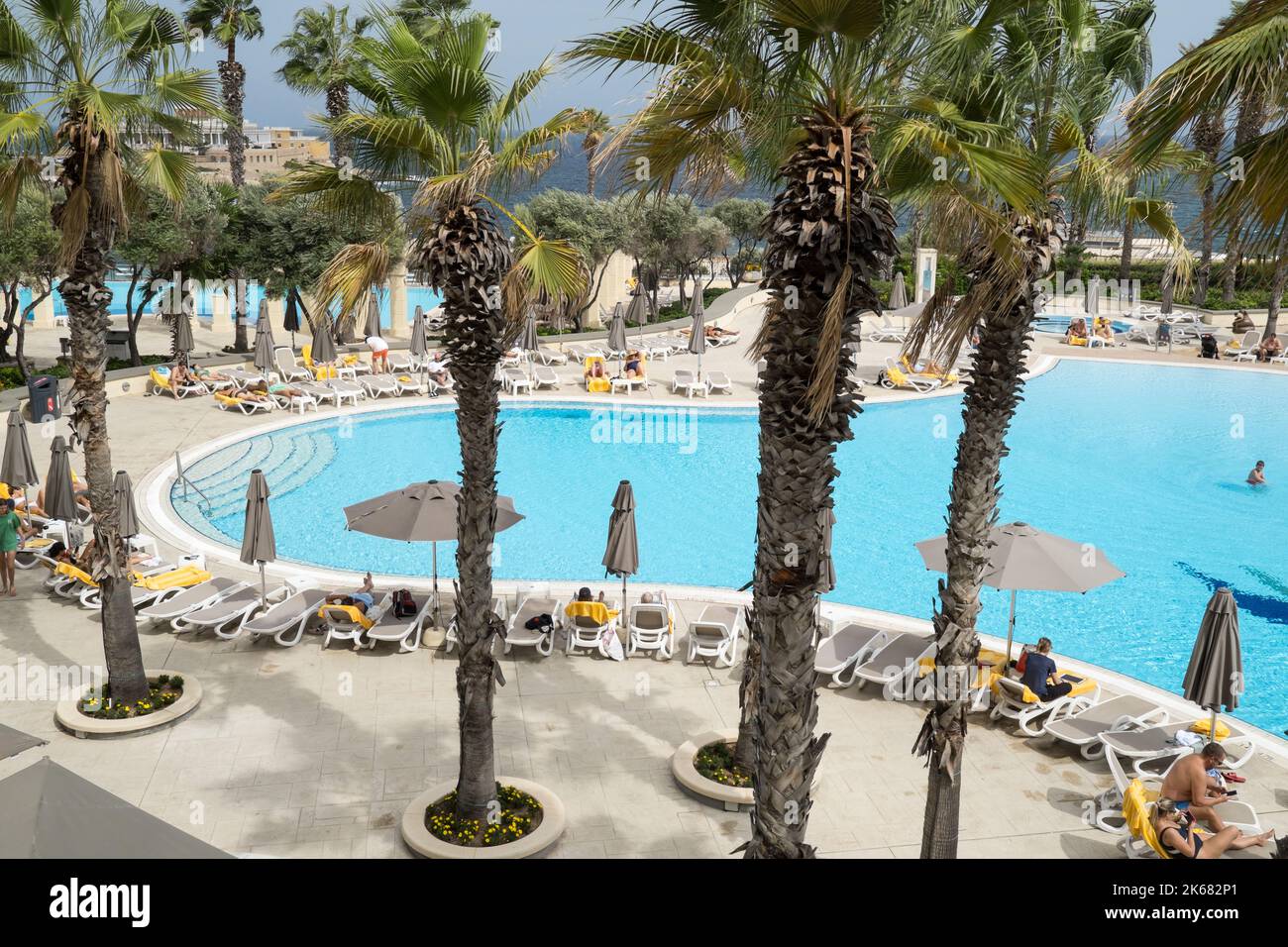 Curved swimming pool hi-res stock photography and images - Alamy