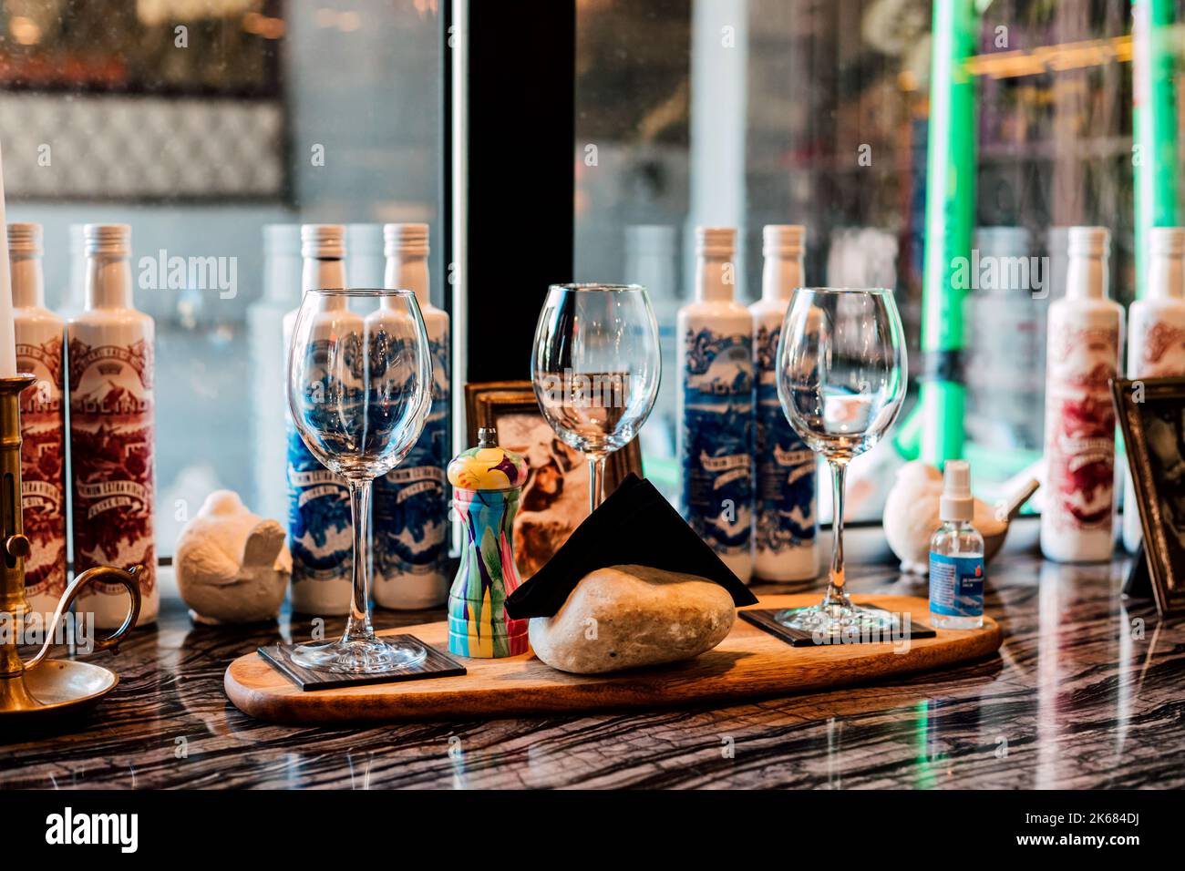 Fancy restaurant interior window hi-res stock photography and images ...