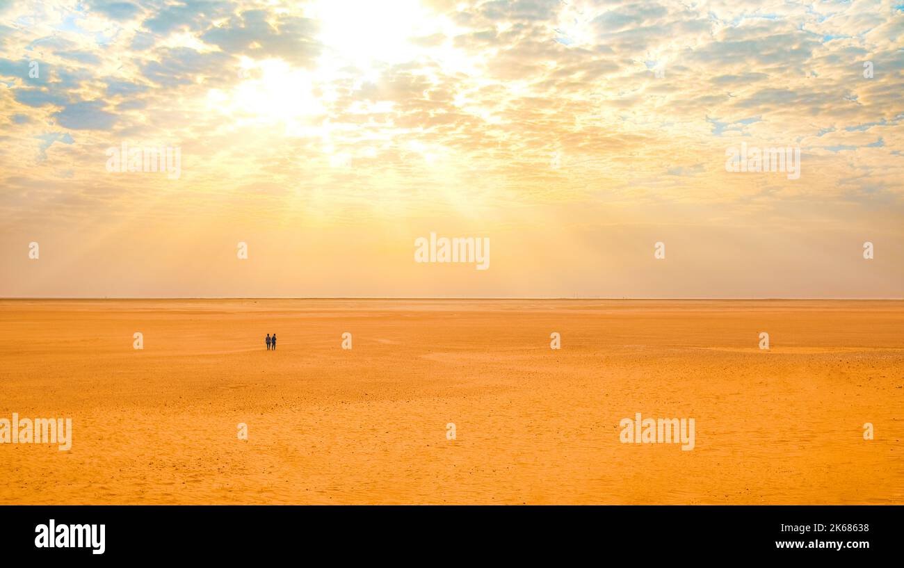 People walking in desert hi-res stock photography and images - Alamy