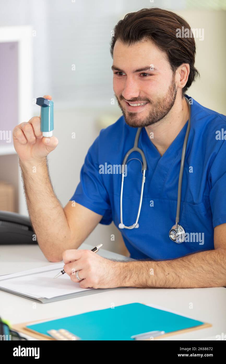 young male doctor giving information on using inhaler Stock Photo - Alamy