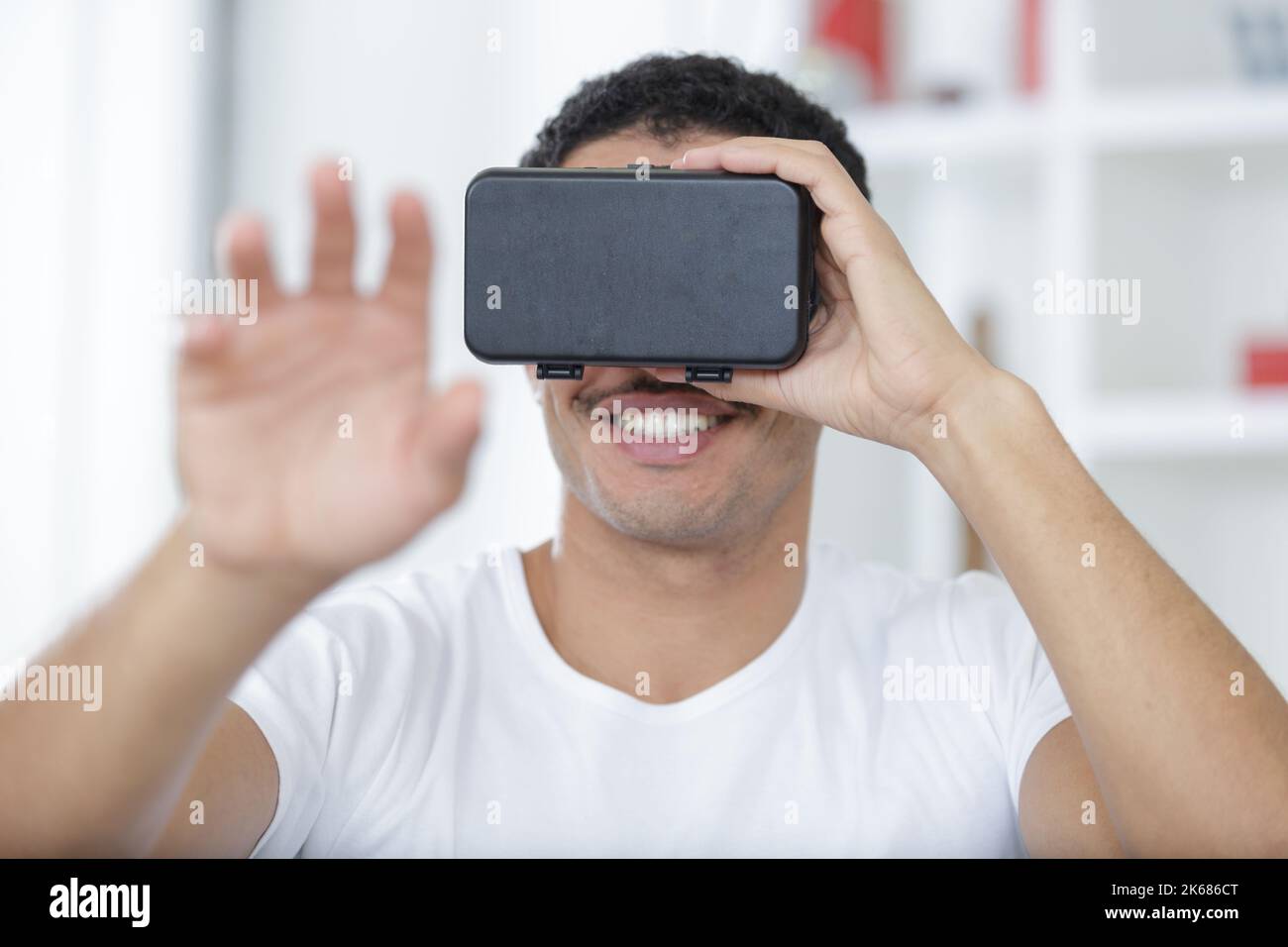 Virtual reality mask hi-res stock photography and images - Alamy