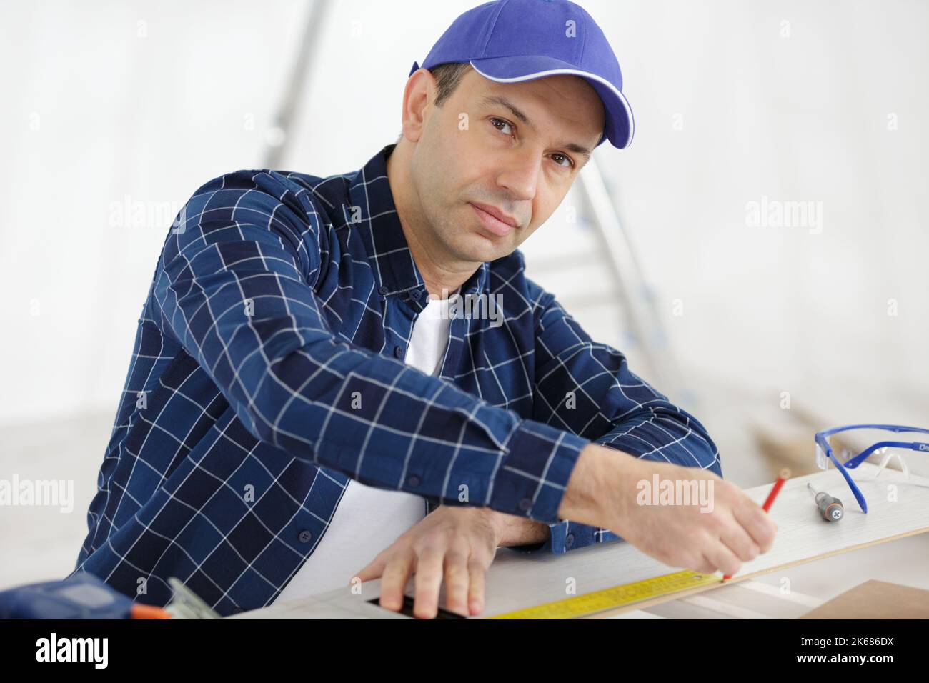 middle aged carpenter drawing blueprint Stock Photo - Alamy