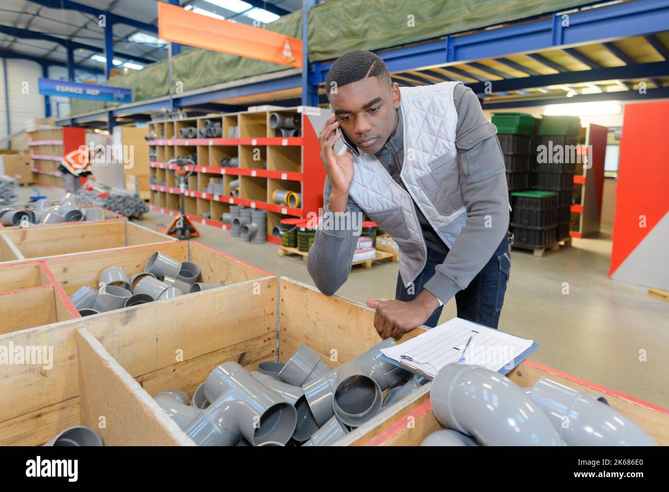 Construction worker carrying pipes hi-res stock photography and images ...