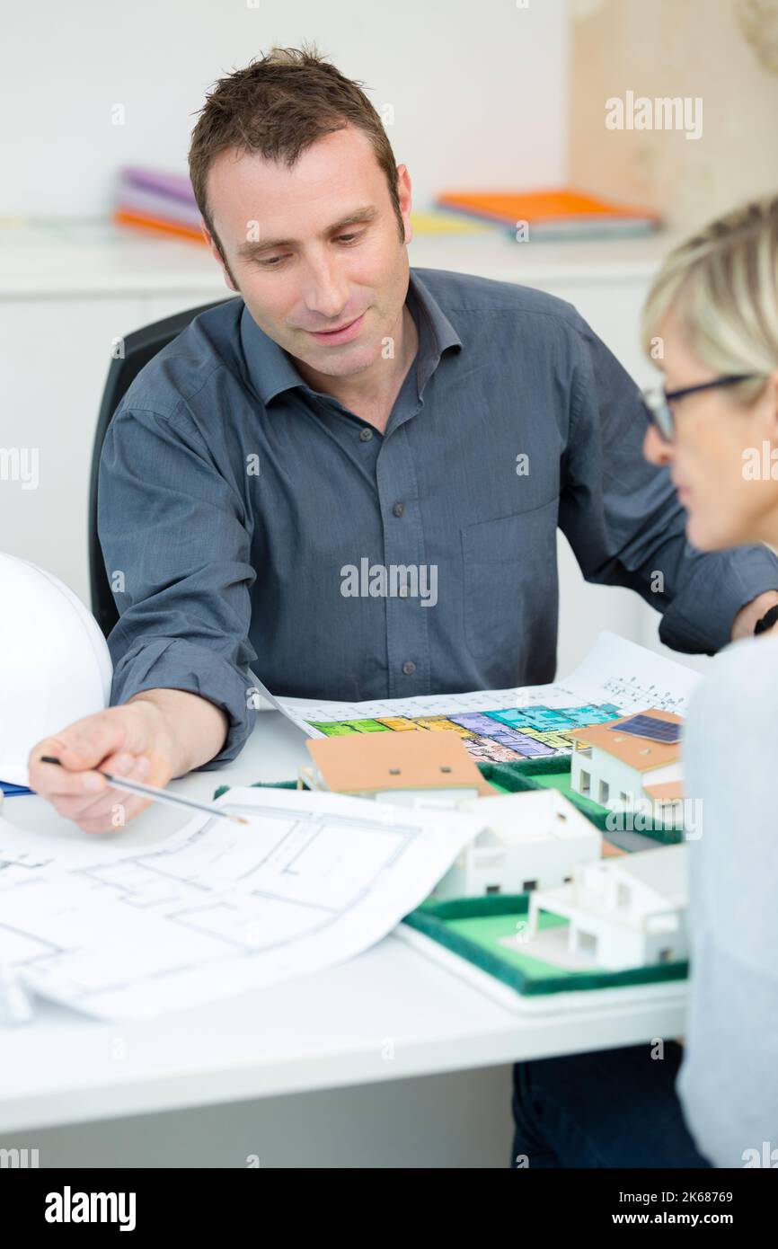 Female client meeting with an architect hi-res stock photography and ...