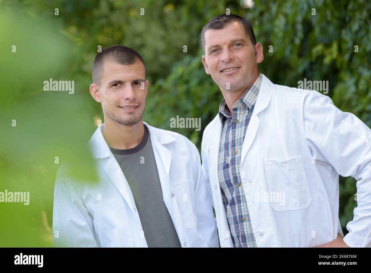 Portrait two scientists man hi-res stock photography and images - Alamy
