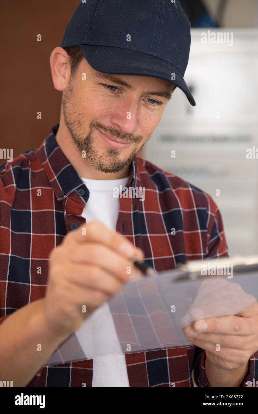 Stocktaking hi-res stock photography and images - Alamy