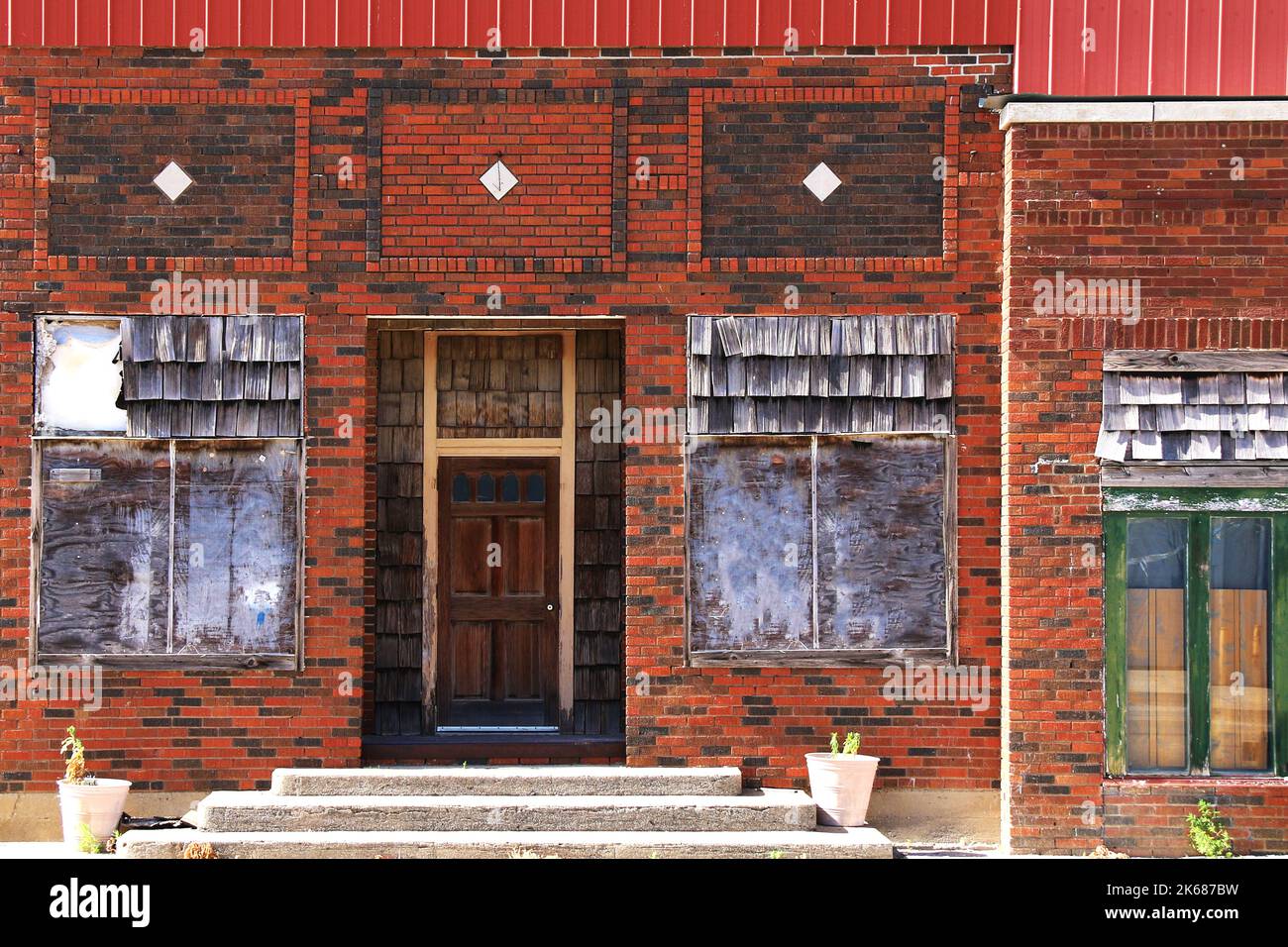 a closed abandoned shut empty store town rural shop closer recession ...