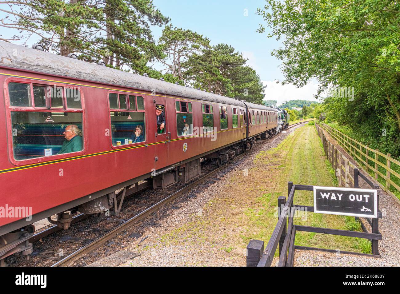 SR Merchant Navy Class 35006 Peninsular & Oriental S. N. Co. leaving ...