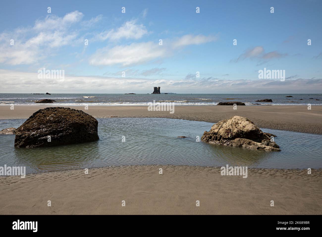 WA22195-00...WASHINGTON - Rocks and tide pools at lowtide on Oil City ...