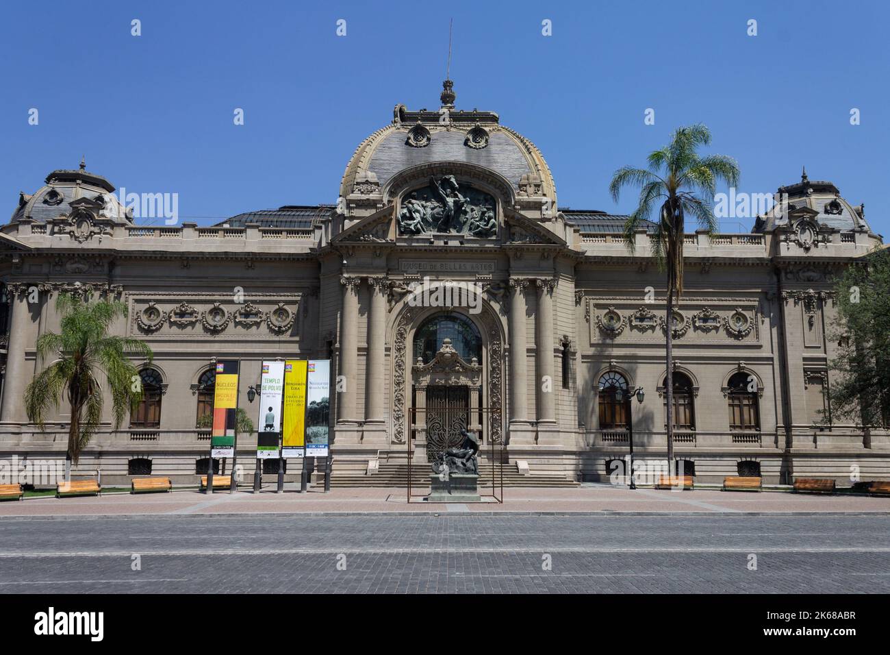 Santiago chile fine arts museum hi-res stock photography and images - Alamy