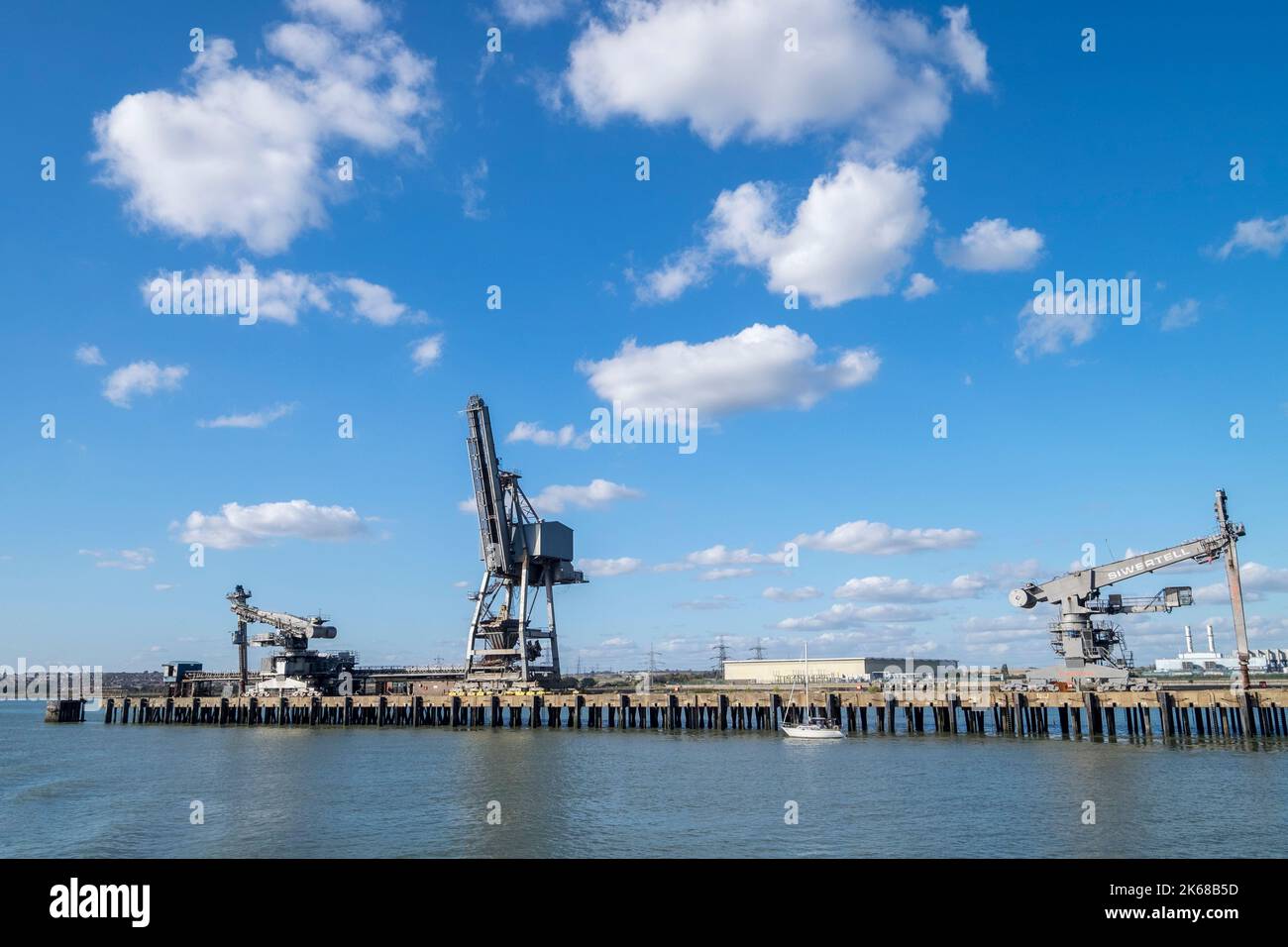 Kingsnorth coal landing jetty for Kingsnorth power station River Medway ...