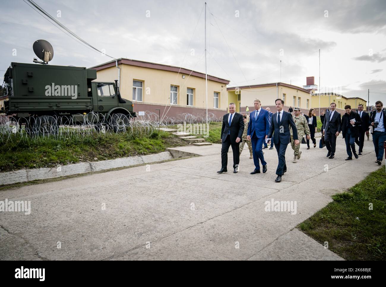 2022-10-12 16:38:14 CINCU - Prime Minister Mark Rutte is given a tour ...
