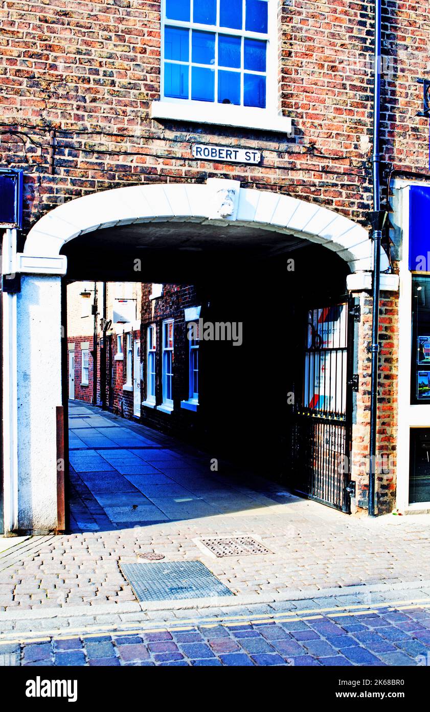 Archway to Robert Street from Finkle Street, Selby, Yorkshire, England ...