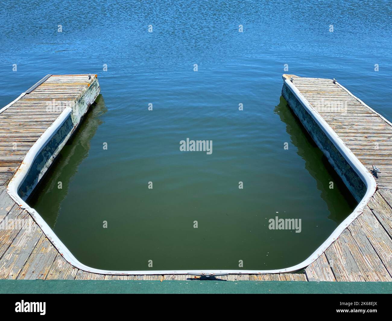 Mooring boardwalk marina hi-res stock photography and images - Alamy