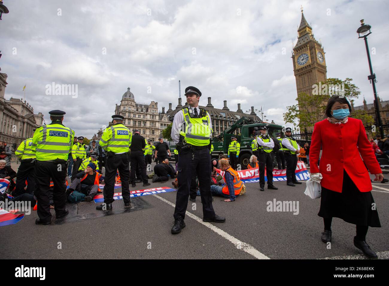 Police insulate britain hi-res stock photography and images - Alamy