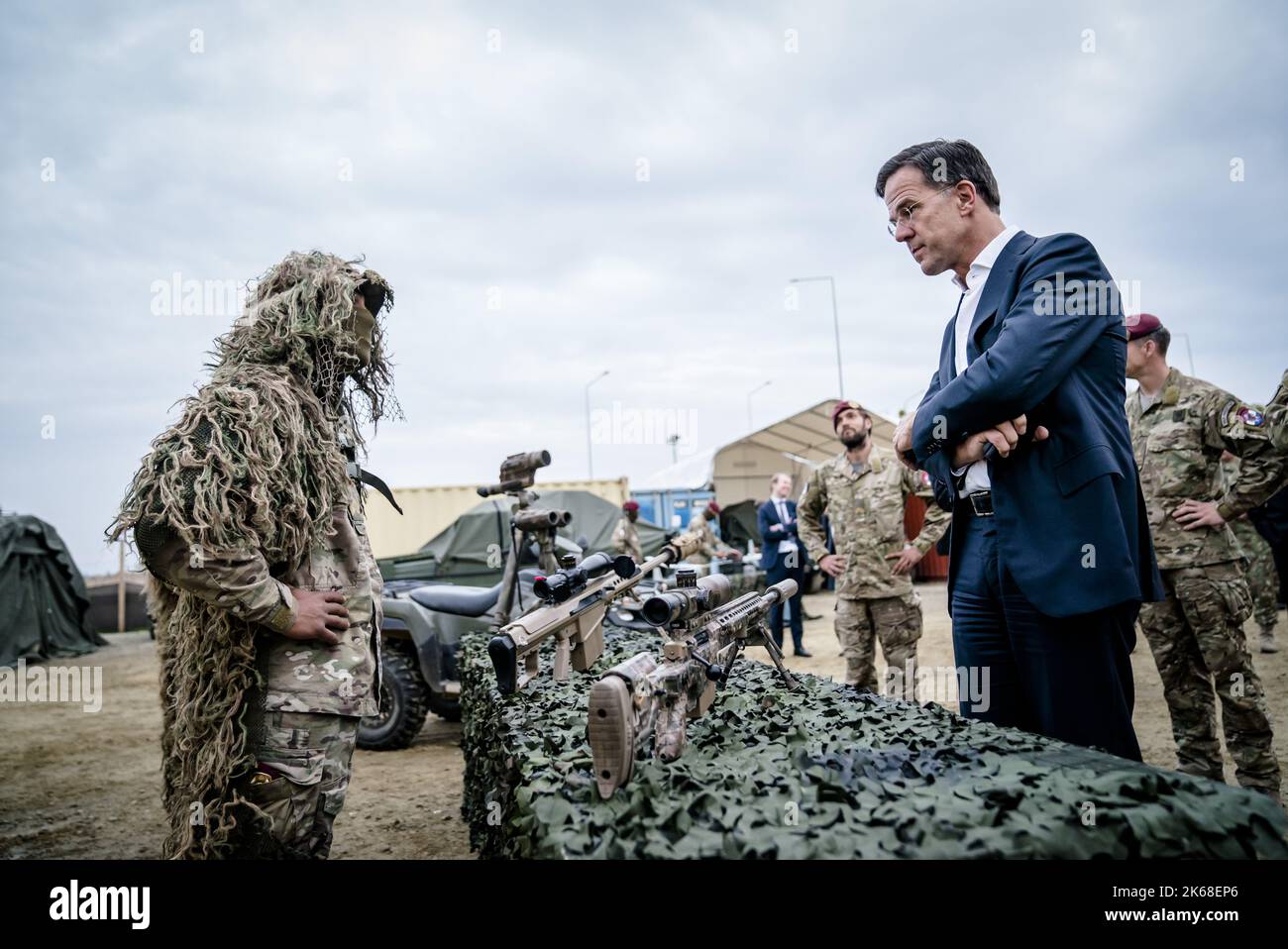 2022-10-12 17:31:46 CINCU - Prime Minister Mark Rutte, is given a tour ...