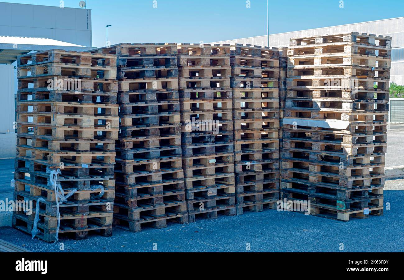 Cargo pallets hi-res stock photography and images - Alamy