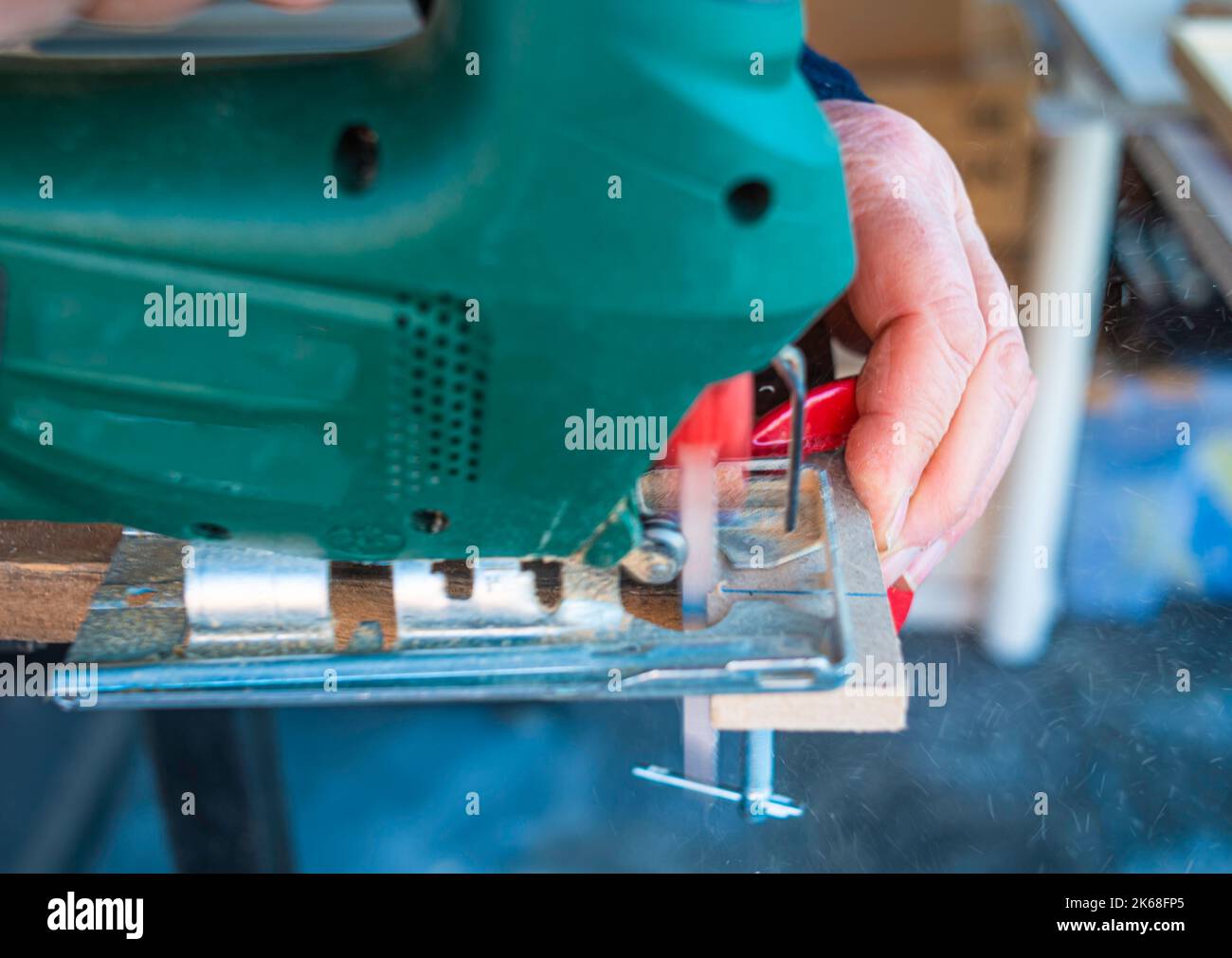 Macro dof sharp hand saw hi-res stock photography and images - Alamy