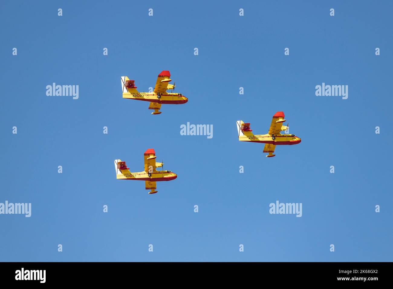 Aircraft airplane aeroplane plane warplane hi-res stock photography and ...