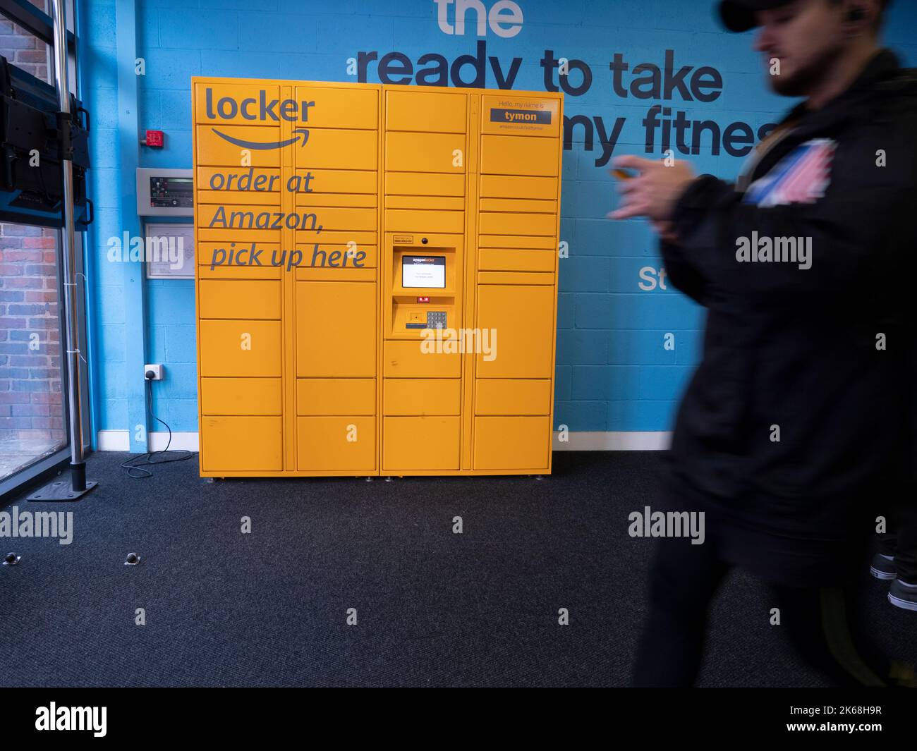 Amazon storage locker hi-res stock photography and images - Alamy