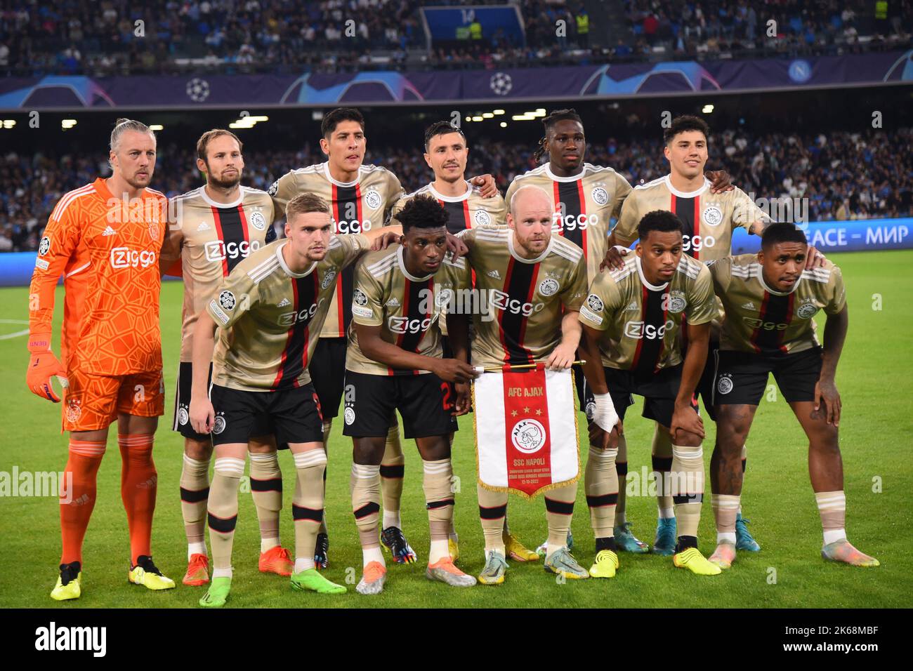 Napoli champions league formation hi-res stock photography and images ...
